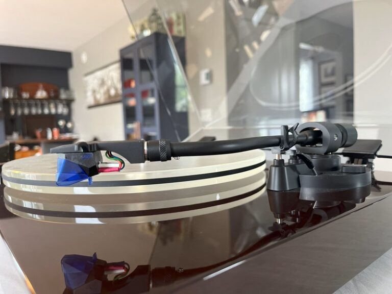 Fluance RT85 Is The First (And Last) Turntable You Will Need | AV Gadgets